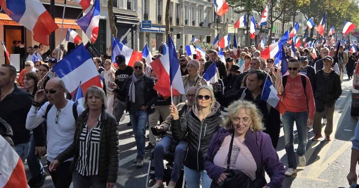 Փարիզում ցույց է տեղի ունեցել Մակրոնի հրաժարականի և Ֆրանսիայի՝ ԵՄ-ից ու ՆԱՏՕ-ից դուրս գալու ...