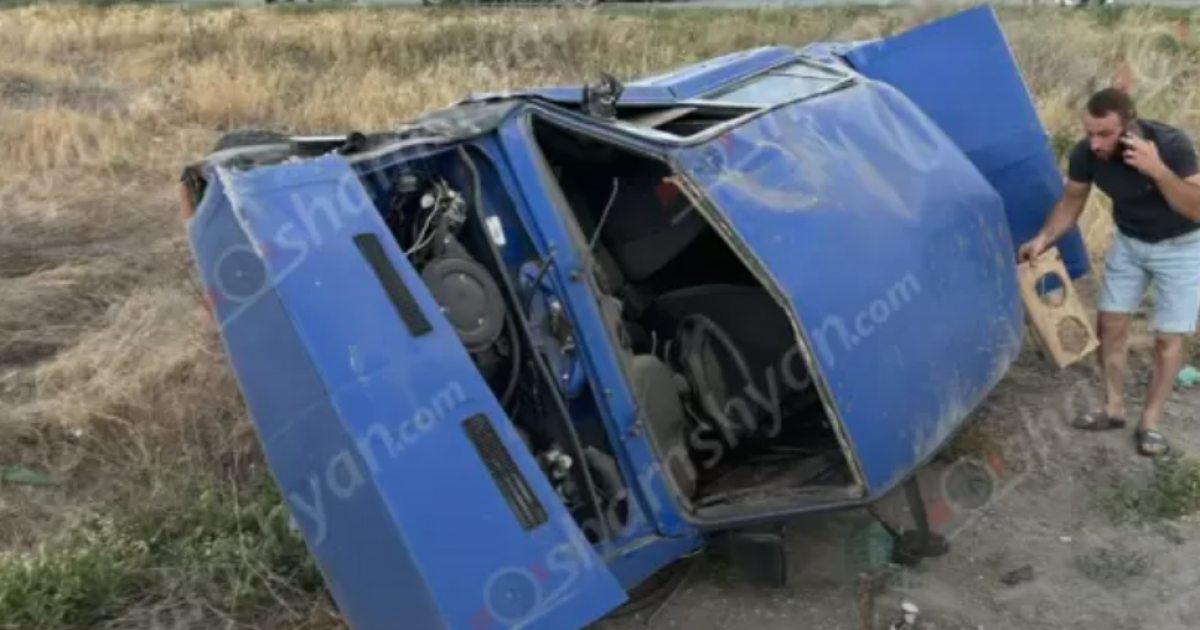 In Ararat region, "VAZ 21-06" collided with "Toyota" and appeared in ...
