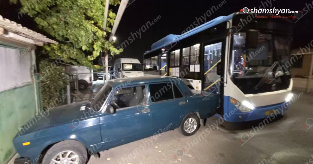 The bus of route 56, backing up, hit "Chevrolet", "VAZ 2107" and ...