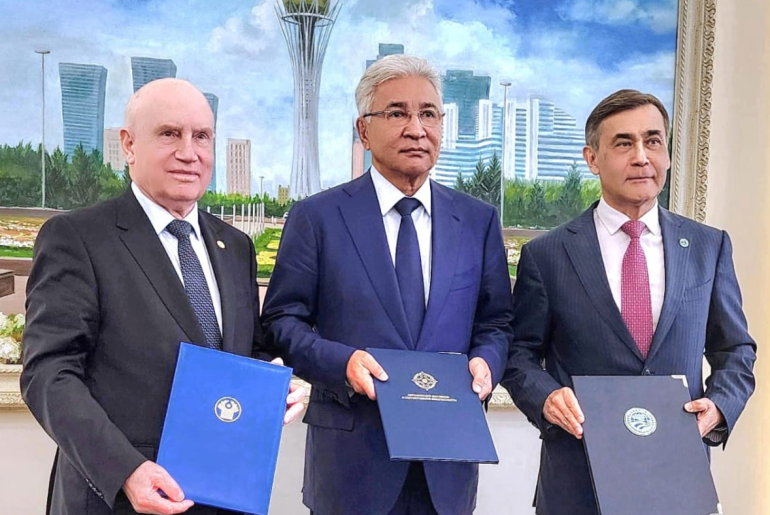 The CIS, the CIS and the SCO signed a "road map" in Beijing to develop ...