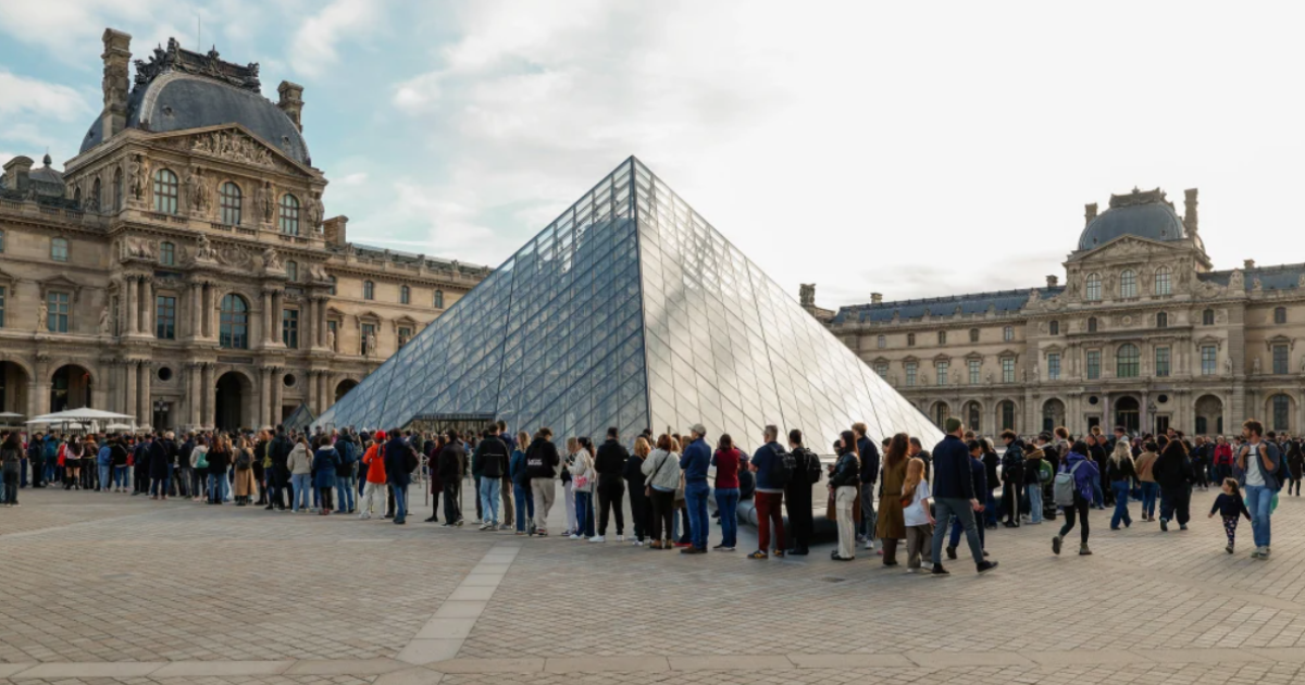 Hundreds of works in the Louvre damaged by flooding