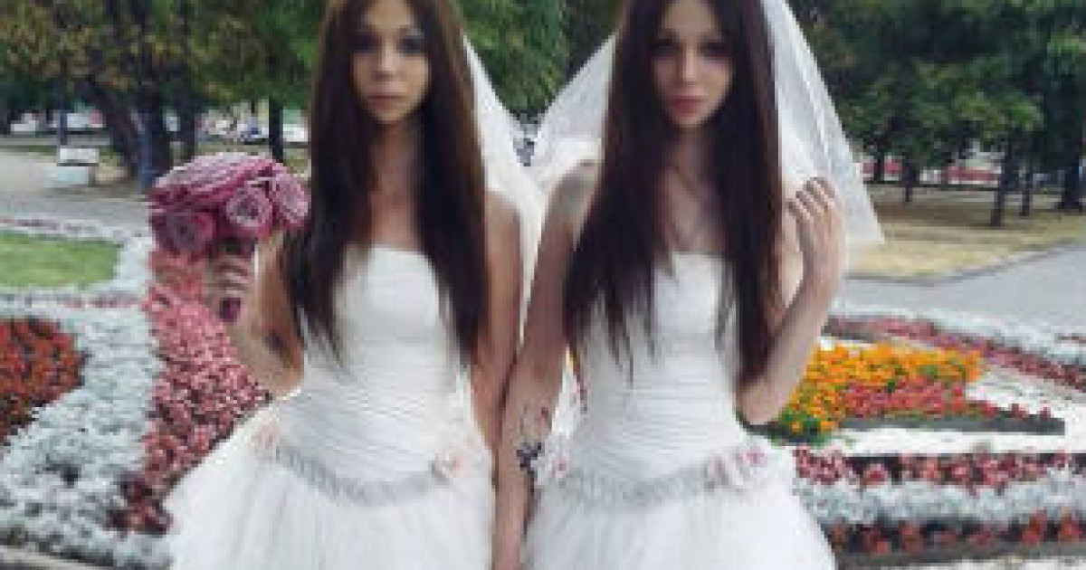Couple looking like identical twins tie the knot in Russia